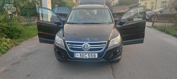 Black Volkswagen Tiguan 2008 in Vilnius, with an engine capacity of 2.00 L and mileage of 350 thousand km for 4390 €, photo 8 on AUTOMOTO.COM.LV