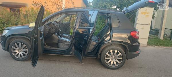 Black Volkswagen Tiguan 2008 in Vilnius, with an engine capacity of 2.00 L and mileage of 350 thousand km for 4390 €, photo 9 on AUTOMOTO.COM.LV