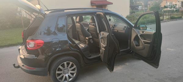 Black Volkswagen Tiguan 2008 in Vilnius, with an engine capacity of 2.00 L and mileage of 350 thousand km for 4390 €, photo 10 on AUTOMOTO.COM.LV