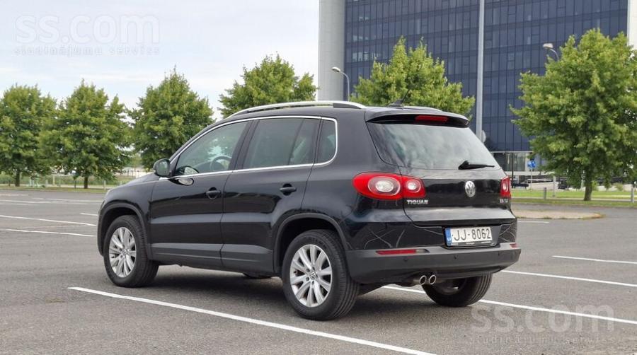 Black Volkswagen Tiguan 2008 in Riga, with an engine capacity of 2.00 L and mileage of 240 thousand km for 7800 €, photo 3 on AUTOMOTO.COM.LV