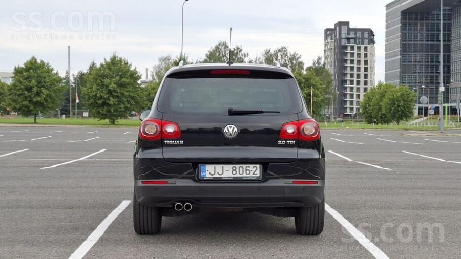 Black Volkswagen Tiguan 2008 in Riga, with an engine capacity of 2.00 L and mileage of 240 thousand km for 7800 €, photo 4 on AUTOMOTO.COM.LV