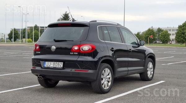 Volkswagen Tiguan 2008 Rīga vietnē Melns Volkswagen Tiguan 2008 Rīga, ar dzinēja tilpumu 2.00 L un nobraukumu 240 tūkst. km par 7800 €, foto 5 vietnē AUTOMOTO.COM.LV