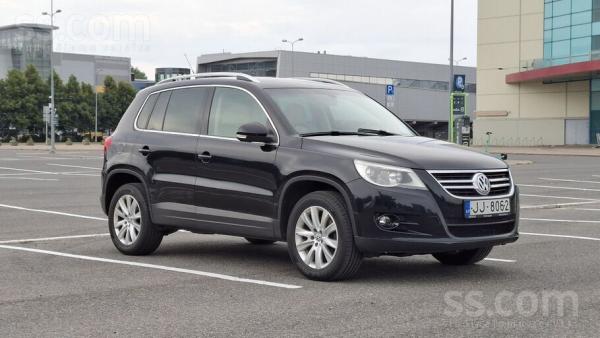 Volkswagen Tiguan 2008 Rīga vietnē Melns Volkswagen Tiguan 2008 Rīga, ar dzinēja tilpumu 2.00 L un nobraukumu 240 tūkst. km par 7800 €, foto 6 vietnē AUTOMOTO.COM.LV