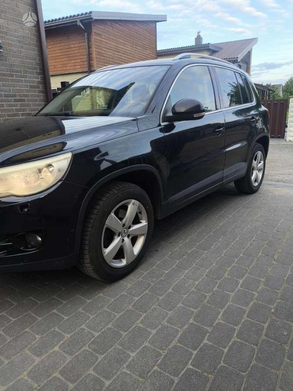 Melns Volkswagen Tiguan 2008 Ariogala, ar dzinēja tilpumu 1.97 L un nobraukumu 272 tūkst. km par 3950 €, foto 5 vietnē AUTOMOTO.COM.LV