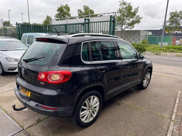 Melns Volkswagen Tiguan 2008 Kauņa, ar dzinēja tilpumu 1.39 L un nobraukumu 267 tūkst. km par 3700 €, foto 4 vietnē AUTOMOTO.COM.LV