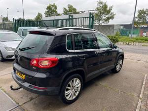 Melns Volkswagen Tiguan 2008 Kauņa, ar dzinēja tilpumu 1.39 L un nobraukumu 267 tūkst. km par 3700 €, foto 4 vietnē AUTOMOTO.COM.LV