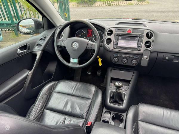 Melns Volkswagen Tiguan 2008 Kauņa, ar dzinēja tilpumu 1.39 L un nobraukumu 267 tūkst. km par 3700 €, foto 7 vietnē AUTOMOTO.COM.LV