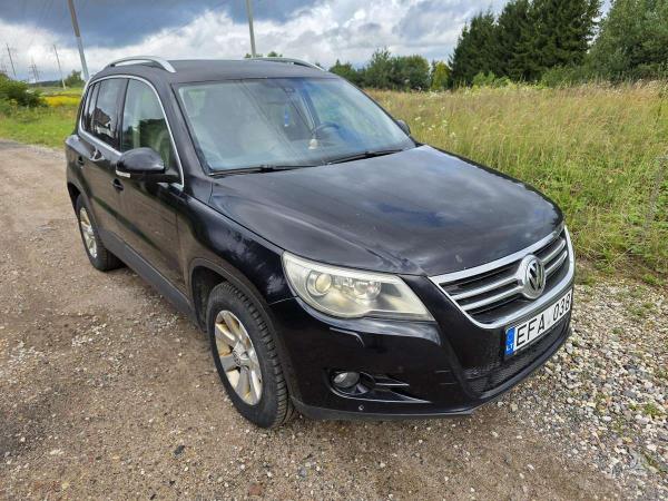 Black Volkswagen Tiguan 2008 in Vilnius, with an engine capacity of 2.00 L and mileage of 250 thousand km for 1800 €, photo 3 on AUTOMOTO.COM.LV