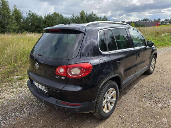 Black Volkswagen Tiguan 2008 in Vilnius, with an engine capacity of 2.00 L and mileage of 250 thousand km for 1800 €, photo 5 on AUTOMOTO.COM.LV