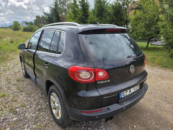 Black Volkswagen Tiguan 2008 in Vilnius, with an engine capacity of 2.00 L and mileage of 250 thousand km for 1800 €, photo 6 on AUTOMOTO.COM.LV