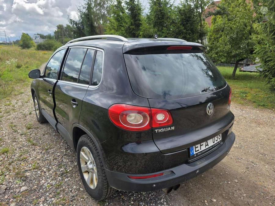 Black Volkswagen Tiguan 2008 in Vilnius, with an engine capacity of 2.00 L and mileage of 250 thousand km for 1800 €, photo 6 on AUTOMOTO.COM.LV