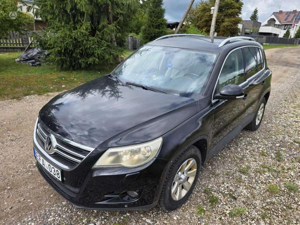 Black Volkswagen Tiguan 2008 in Vilnius, with an engine capacity of 2.00 L and mileage of 250 thousand km for 1800 €, photo 8 on AUTOMOTO.COM.LV