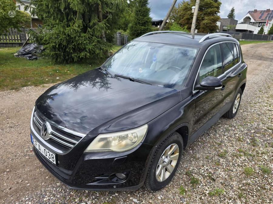 Black Volkswagen Tiguan 2008 in Vilnius, with an engine capacity of 2.00 L and mileage of 250 thousand km for 1800 €, photo 8 on AUTOMOTO.COM.LV