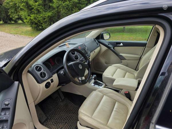 Black Volkswagen Tiguan 2008 in Vilnius, with an engine capacity of 2.00 L and mileage of 250 thousand km for 1800 €, photo 9 on AUTOMOTO.COM.LV