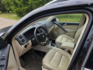 Black Volkswagen Tiguan 2008 in Vilnius, with an engine capacity of 2.00 L and mileage of 250 thousand km for 1800 €, photo 9 on AUTOMOTO.COM.LV