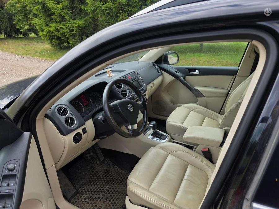 Black Volkswagen Tiguan 2008 in Vilnius, with an engine capacity of 2.00 L and mileage of 250 thousand km for 1800 €, photo 9 on AUTOMOTO.COM.LV