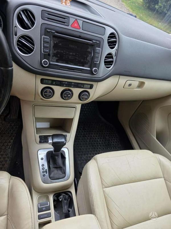 Black Volkswagen Tiguan 2008 in Vilnius, with an engine capacity of 2.00 L and mileage of 250 thousand km for 1800 €, photo 11 on AUTOMOTO.COM.LV
