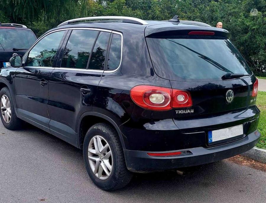 Melns Volkswagen Tiguan 2008 Viļņa, ar dzinēja tilpumu 2.00 L un nobraukumu 200 tūkst. km par 1500 €, foto 4 vietnē AUTOMOTO.COM.LV