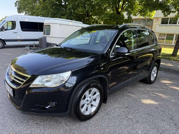 Volkswagen Tiguan 2008 in Vilnius on AUTOMOTO.COM.LV Black Volkswagen Tiguan 2008 in Vilnius, with an engine capacity of 1.39 L and mileage of 310 thousand km for 3200 €, photo 1 on AUTOMOTO.COM.LV