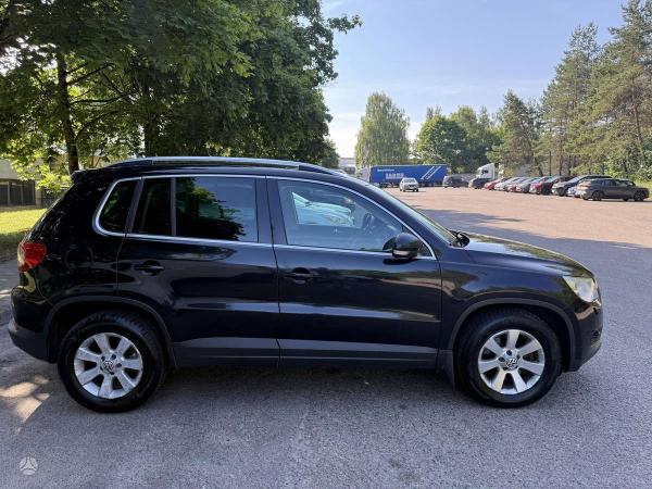 Volkswagen Tiguan 2008 in Vilnius on AUTOMOTO.COM.LV Black Volkswagen Tiguan 2008 in Vilnius, with an engine capacity of 1.39 L and mileage of 310 thousand km for 3200 €, photo 5 on AUTOMOTO.COM.LV