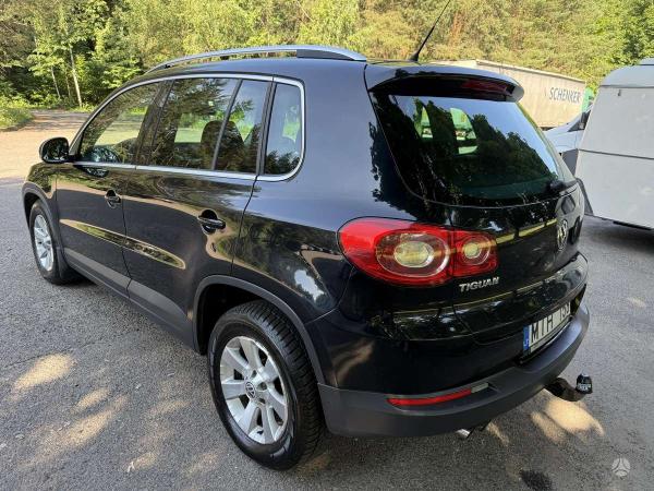 Volkswagen Tiguan 2008 in Vilnius on AUTOMOTO.COM.LV Black Volkswagen Tiguan 2008 in Vilnius, with an engine capacity of 1.39 L and mileage of 310 thousand km for 3200 €, photo 7 on AUTOMOTO.COM.LV
