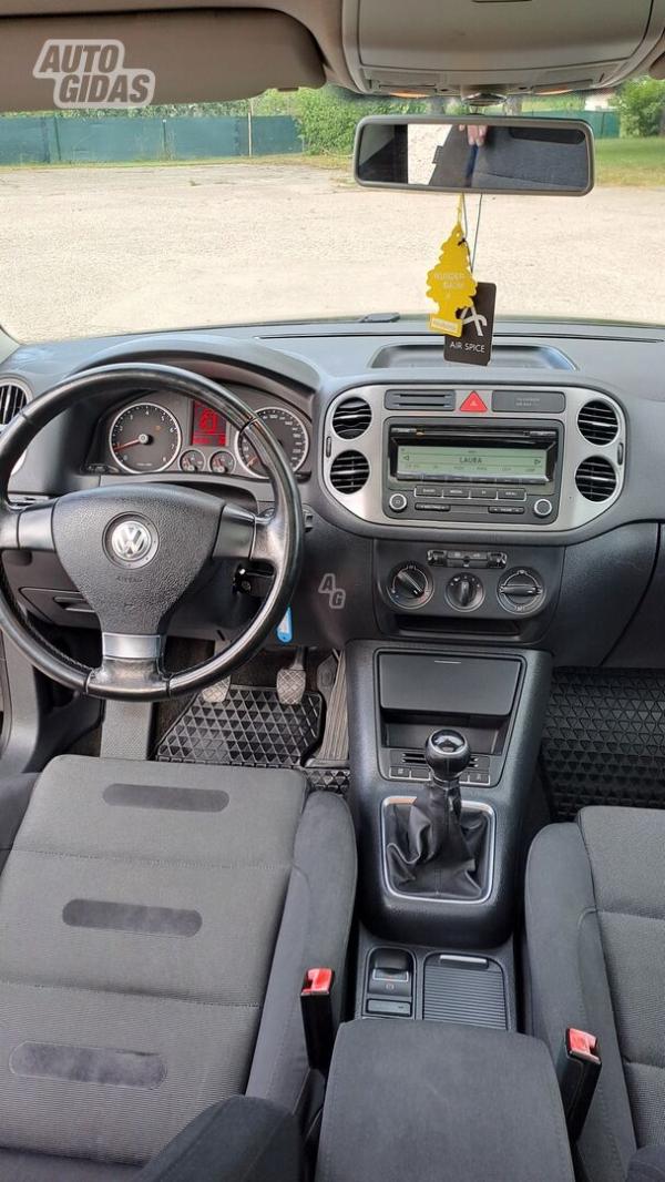Melns Volkswagen Tiguan 2008 Jonava, ar dzinēja tilpumu 1.40 L un nobraukumu 241 tūkst. km par 5000 €, foto 10 vietnē AUTOMOTO.COM.LV