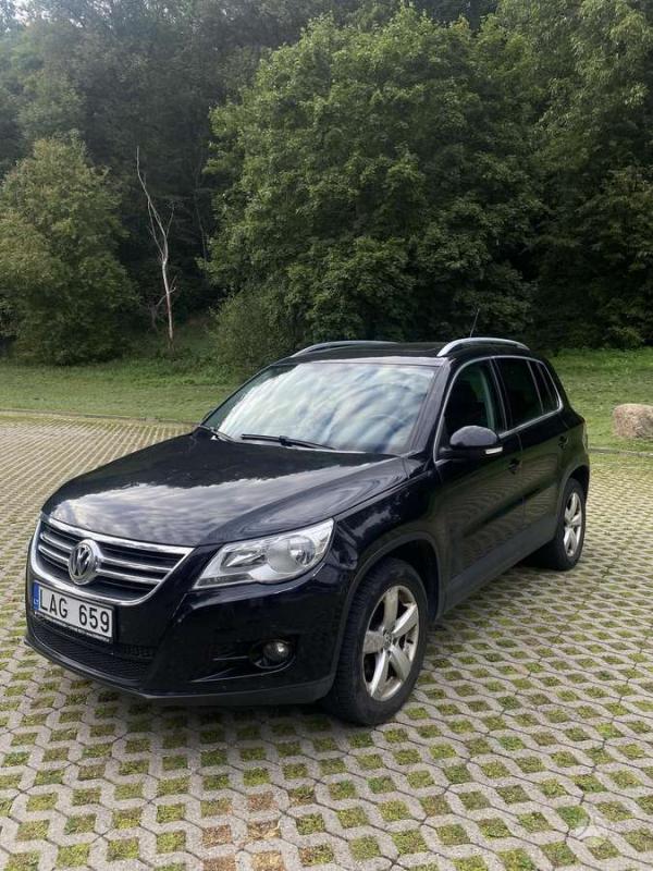 Volkswagen Tiguan 2008 Viļņa vietnē Melns Volkswagen Tiguan 2008 Viļņa, ar dzinēja tilpumu 1.97 L un nobraukumu 289 tūkst. km par 3300 €, foto 4 vietnē AUTOMOTO.COM.LV
