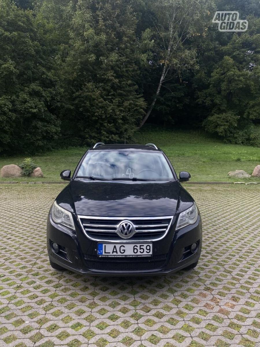 Black Volkswagen Tiguan 2008 in Vilnius, with an engine capacity of 2.00 L and mileage of 289 thousand km for 3300 €, photo 1 on AUTOMOTO.COM.LV