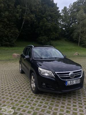 Black Volkswagen Tiguan 2008 in Vilnius, with an engine capacity of 2.00 L and mileage of 289 thousand km for 3300 €, photo 3 on AUTOMOTO.COM.LV