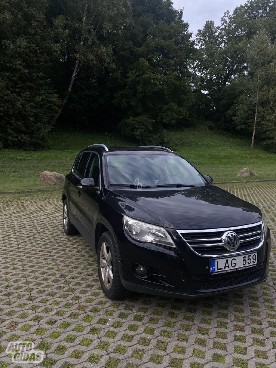 Black Volkswagen Tiguan 2008 in Vilnius, with an engine capacity of 2.00 L and mileage of 289 thousand km for 3300 €, photo 3 on AUTOMOTO.COM.LV