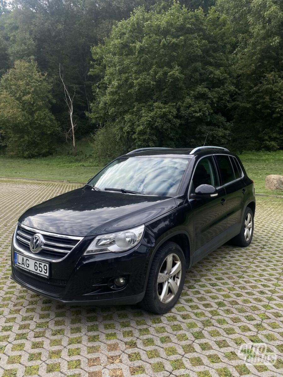 Black Volkswagen Tiguan 2008 in Vilnius, with an engine capacity of 2.00 L and mileage of 289 thousand km for 3300 €, photo 4 on AUTOMOTO.COM.LV