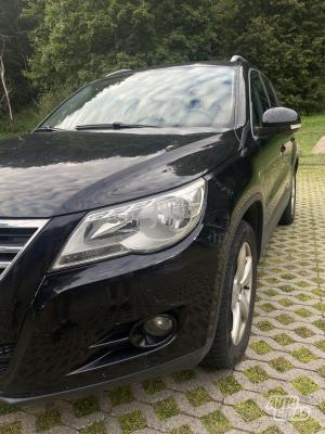 Black Volkswagen Tiguan 2008 in Vilnius, with an engine capacity of 2.00 L and mileage of 289 thousand km for 3300 €, photo 5 on AUTOMOTO.COM.LV