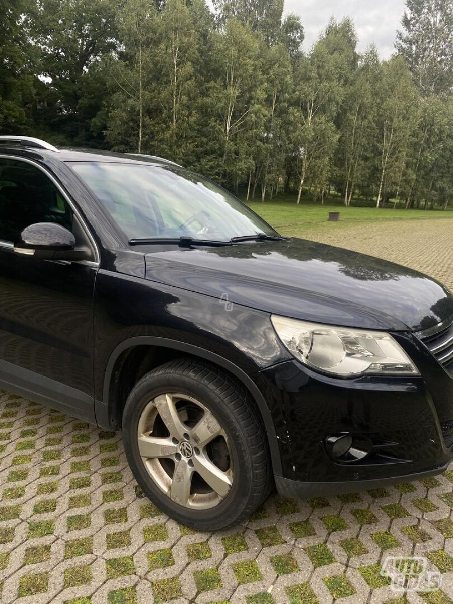 Black Volkswagen Tiguan 2008 in Vilnius, with an engine capacity of 2.00 L and mileage of 289 thousand km for 3300 €, photo 10 on AUTOMOTO.COM.LV
