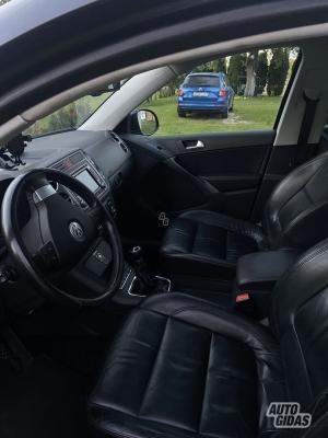 Black Volkswagen Tiguan 2008 in Vilnius, with an engine capacity of 2.00 L and mileage of 289 thousand km for 3300 €, photo 13 on AUTOMOTO.COM.LV