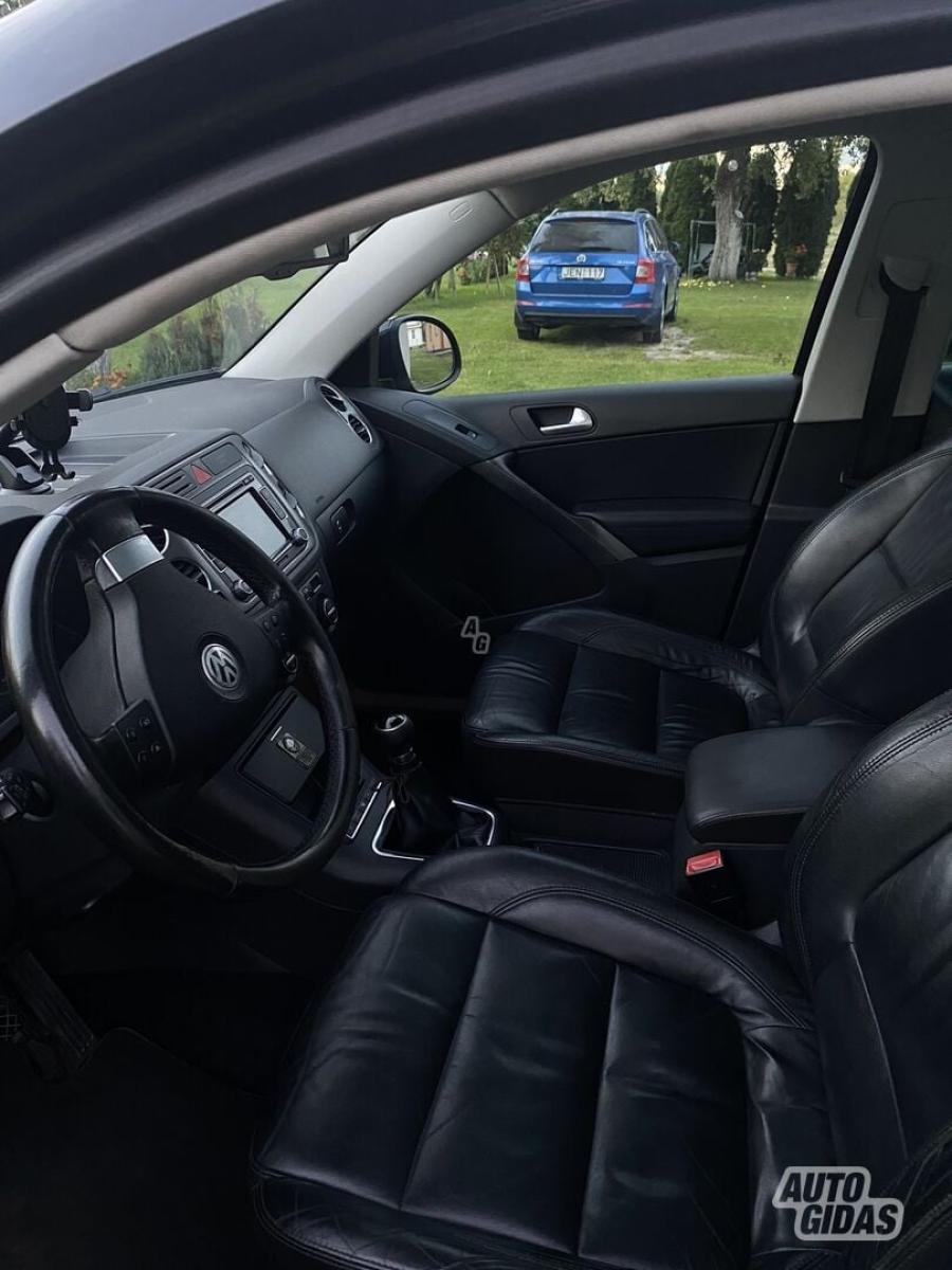 Black Volkswagen Tiguan 2008 in Vilnius, with an engine capacity of 2.00 L and mileage of 289 thousand km for 3300 €, photo 13 on AUTOMOTO.COM.LV