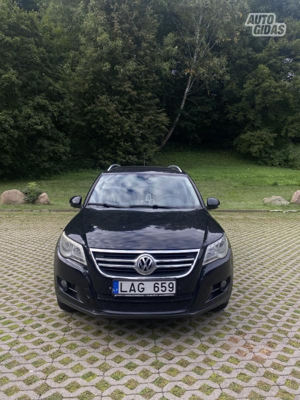 Volkswagen Tiguan 2008 Viļņa vietnē Melns Volkswagen Tiguan 2008 Viļņa, ar dzinēja tilpumu 2.00 L un nobraukumu 289 tūkst. km par 3300 €, foto 1 vietnē AUTOMOTO.COM.LV