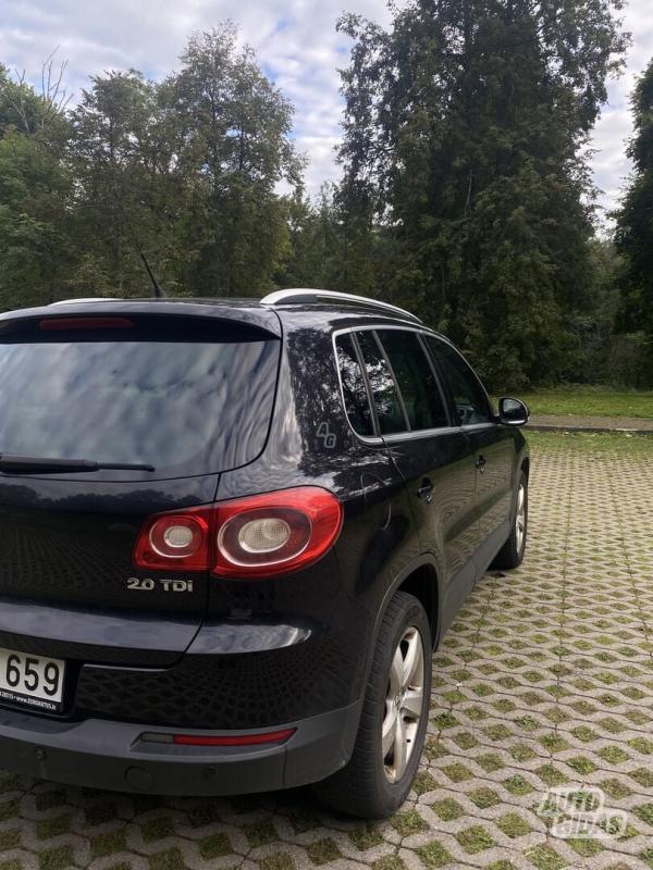 Volkswagen Tiguan 2008 Viļņa vietnē Melns Volkswagen Tiguan 2008 Viļņa, ar dzinēja tilpumu 2.00 L un nobraukumu 289 tūkst. km par 3300 €, foto 8 vietnē AUTOMOTO.COM.LV