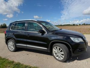 Black Volkswagen Tiguan 2008 in Bauska, with an engine capacity of 2.00 L and mileage of 351 thousand km for 4650 €, photo  on AUTOMOTO.COM.LV