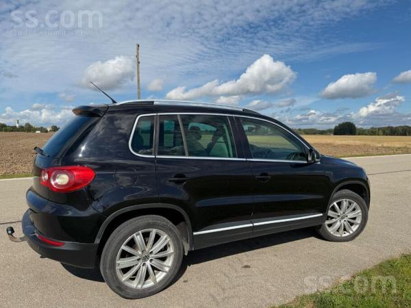 Melns Volkswagen Tiguan 2008 Bauska, ar dzinēja tilpumu 2.00 L un nobraukumu 351 tūkst. km par 4650 €, foto 3 vietnē AUTOMOTO.COM.LV