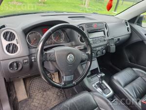 Black Volkswagen Tiguan 2008 in Valmiera, with an engine capacity of 2.00 L and mileage of 436 thousand km for 3250 €, photo 6 on AUTOMOTO.COM.LV