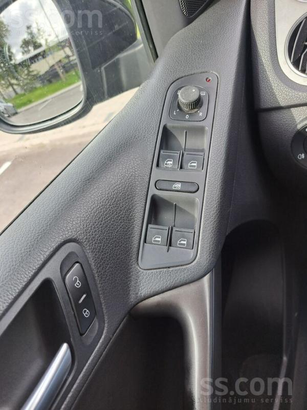 Black Volkswagen Tiguan 2008 in Valmiera, with an engine capacity of 2.00 L and mileage of 436 thousand km for 3250 €, photo 10 on AUTOMOTO.COM.LV