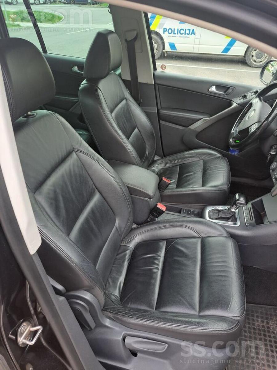 Black Volkswagen Tiguan 2008 in Valmiera, with an engine capacity of 2.00 L and mileage of 436 thousand km for 3250 €, photo 13 on AUTOMOTO.COM.LV