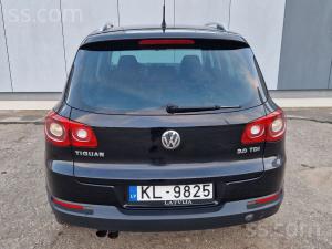 Black Volkswagen Tiguan 2008 in Bauska, with an engine capacity of 2.00 L and mileage of 439 thousand km for 3850 €, photo 5 on AUTOMOTO.COM.LV