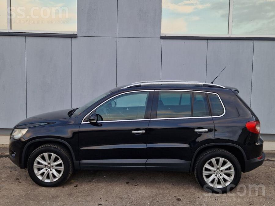 Black Volkswagen Tiguan 2008 in Bauska, with an engine capacity of 2.00 L and mileage of 439 thousand km for 3850 €, photo 6 on AUTOMOTO.COM.LV