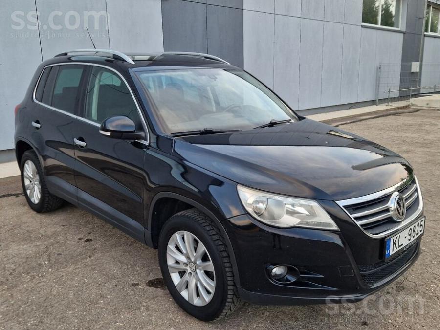 Black Volkswagen Tiguan 2008 in Bauska, with an engine capacity of 2.00 L and mileage of 439 thousand km for 3850 €, photo 9 on AUTOMOTO.COM.LV