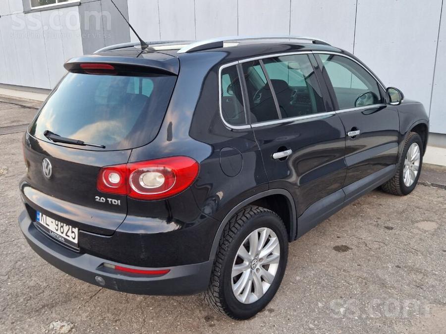 Black Volkswagen Tiguan 2008 in Bauska, with an engine capacity of 2.00 L and mileage of 439 thousand km for 3850 €, photo 11 on AUTOMOTO.COM.LV
