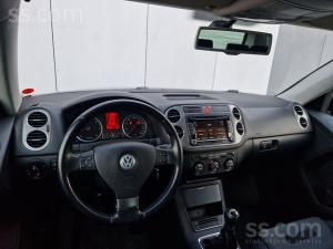 Black Volkswagen Tiguan 2008 in Bauska, with an engine capacity of 2.00 L and mileage of 439 thousand km for 3850 €, photo 12 on AUTOMOTO.COM.LV