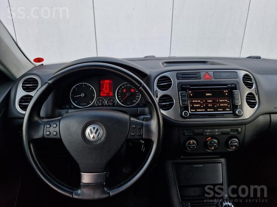 Black Volkswagen Tiguan 2008 in Bauska, with an engine capacity of 2.00 L and mileage of 439 thousand km for 3850 €, photo 13 on AUTOMOTO.COM.LV