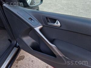 Black Volkswagen Tiguan 2008 in Bauska, with an engine capacity of 2.00 L and mileage of 439 thousand km for 3850 €, photo 20 on AUTOMOTO.COM.LV