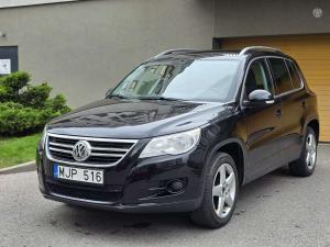 Black Volkswagen Tiguan 2008 in Vilnius, with an engine capacity of 1.97 L and mileage of 380 thousand km for 2350 €, photo 3 on AUTOMOTO.COM.LV